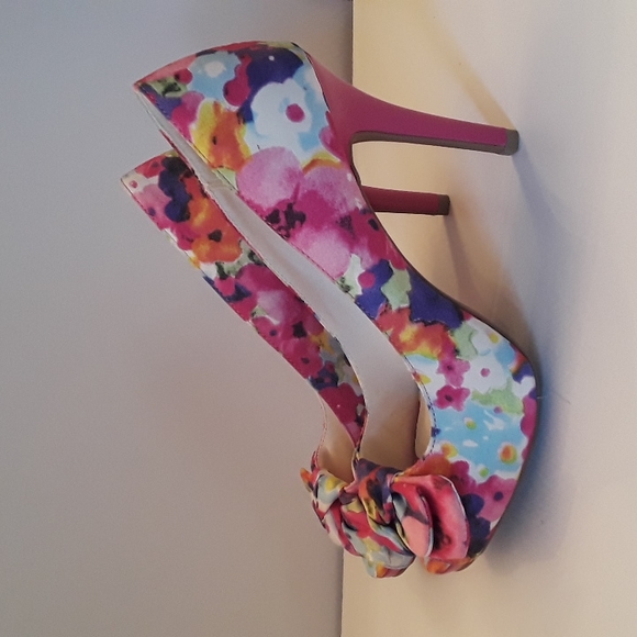 FIONI Clothing | Shoes | Fioni Hot Pink Floral Pump Size 6 2 Bow Detail ...